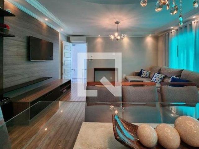 Casa à Venda Olímpico, 3 Quartos, 200 m2