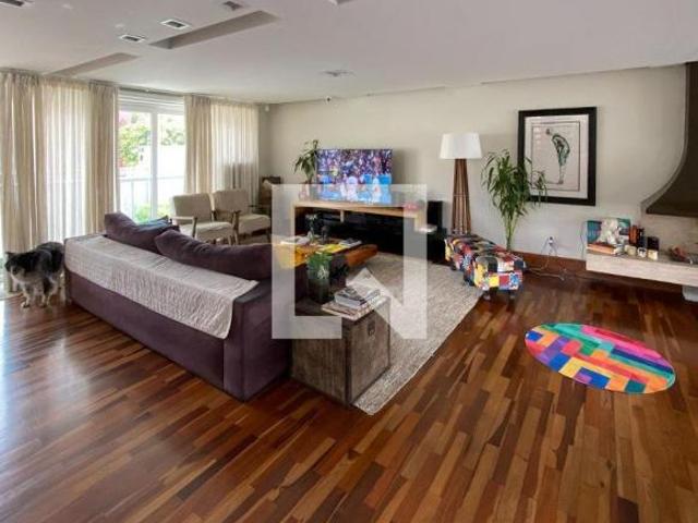 Casa à Venda Olímpico, 3 Quartos, 390 m2