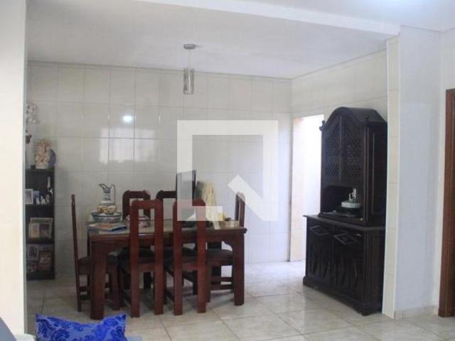 Casa à Venda Olímpico, 2 Quartos, 177 m2