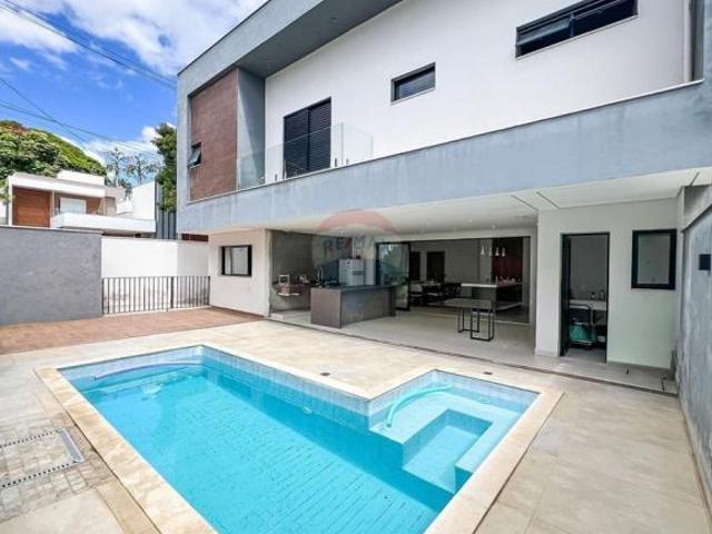 Casa à venda Oportunidade no Villagio Di Capri com 4 suítes!