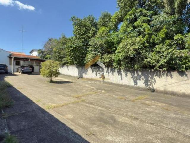 Casa à Venda – Oportunidade em Terreno Amplo de 400m²