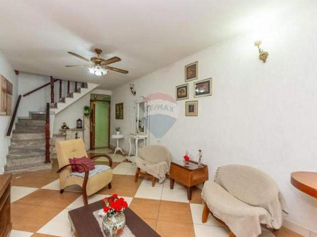 Casa a venda:Ótima oportunidade em localização estratégica