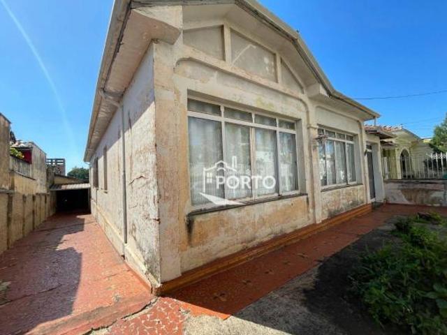 Casa à venda, ótima localização, possui 3 dormitórios, 500 m² de terreno e 240 m² de construção ba