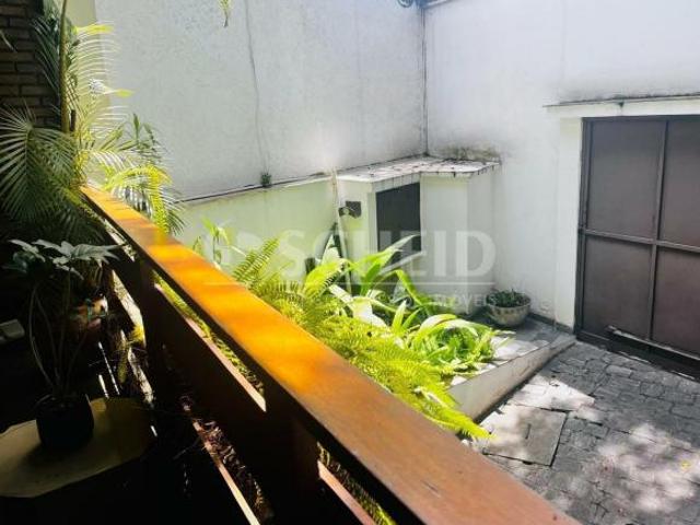 Casa a venda ótima localização principal via