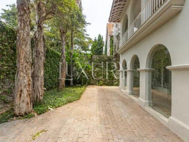 Casa à Venda ou Locação no Jardim Paulista – Próxima ao Parque