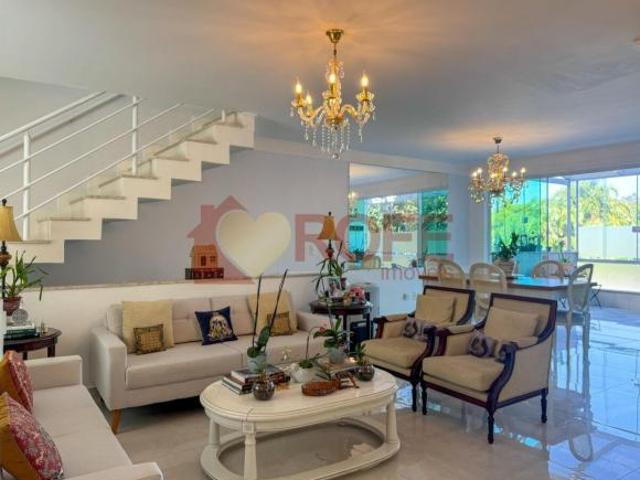 Casa à venda ou locação em condomínio fechado no Campo Belo. Com 270m²