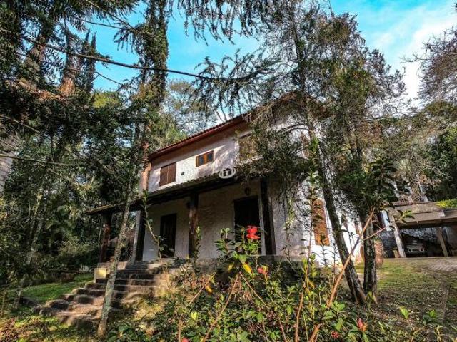 Casa à venda ou locação em Embu das Artes SP no Jardim dos Ipês: 3 Quartos, 1 Suíte, 2 Salas, 2 Banh
