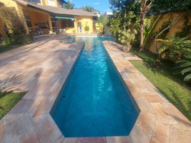 Casa á Venda ou Locação 05 suítes, 04 vagas Jardim Acapulco Guarujá SP