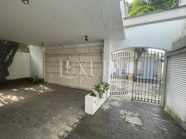 Casa à Venda ou para Alugar no Jardim Luzitania, 354 m², 3 quartos sendo 2 suítes,2 vagas