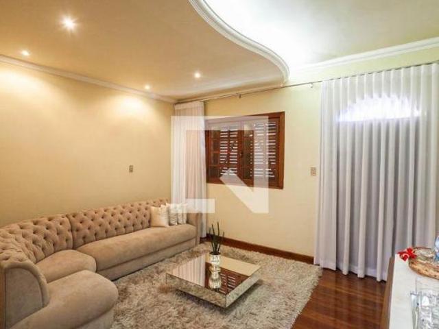 Casa à Venda Ouro Preto, 4 Quartos, 250 m² Belo Horizonte
