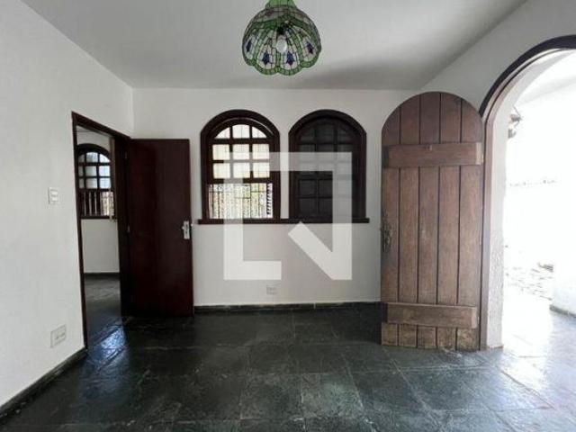 Casa à Venda Ouro Preto, 4 Quartos, 275 m² Belo Horizonte