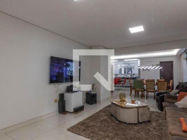 Casa à Venda Ouro Preto, 7 Quartos, 630 m² Belo Horizonte