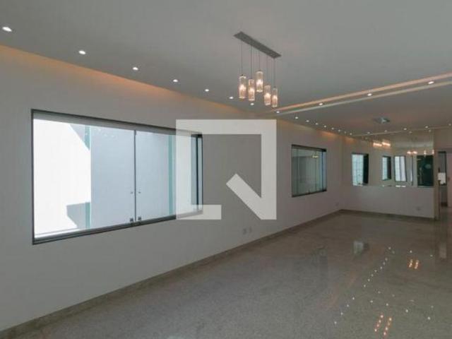 Casa à Venda Ouro Preto, 3 Quartos, 343 m² Belo Horizonte