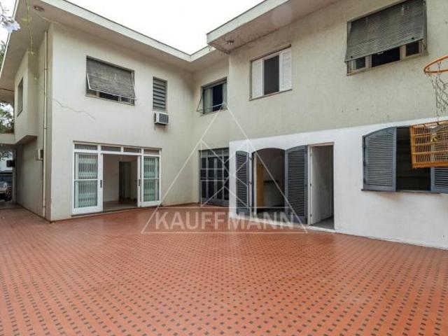 Casa à Venda / Locação no Jardim América 2 Suítes 5 Vagas 400m² de Área Construída