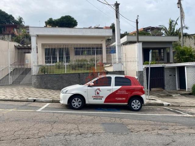 Casa à Venda – Localização Privilegiada no Centro de São Roque!