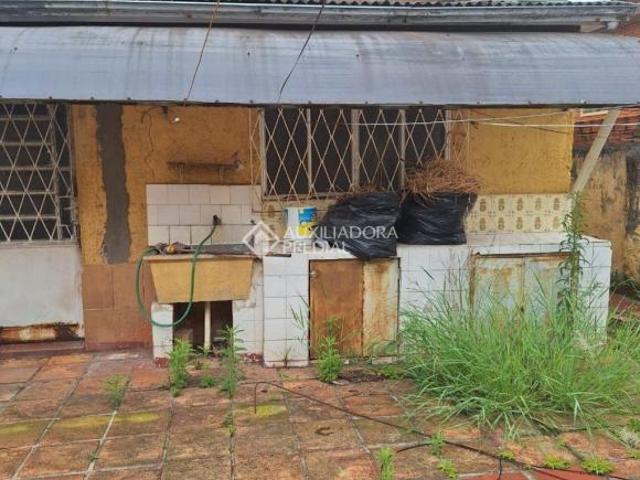 Casa a venda localizada junto ao Partenon Tênis Clube