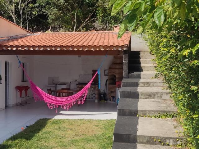 Casa a venda localizada no bairro Retiro em Arujá SP!