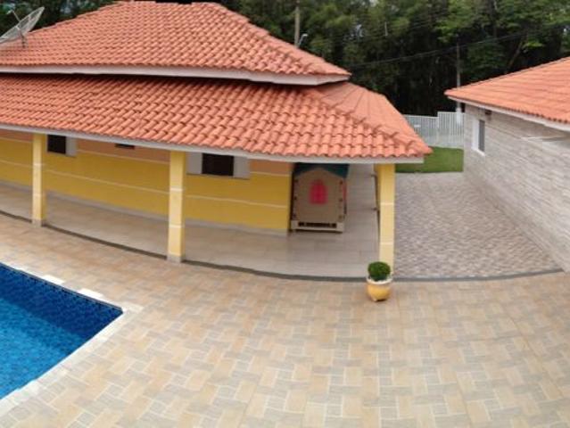 Casa a venda localizada no condominio Mont Clair em Santa Isabel SP!