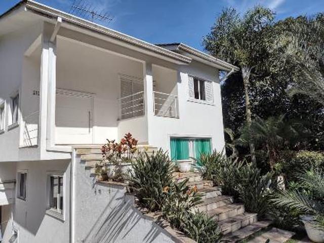 Casa a venda localizada no condomínio Country Club em Arujá SP!