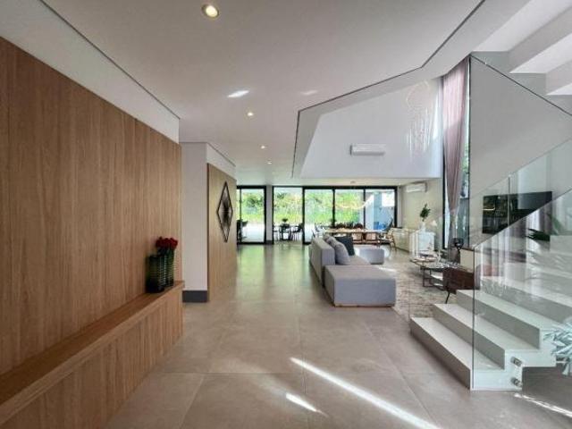Casa á venda localizada no modulo 24, em Riviera de São Lourenço