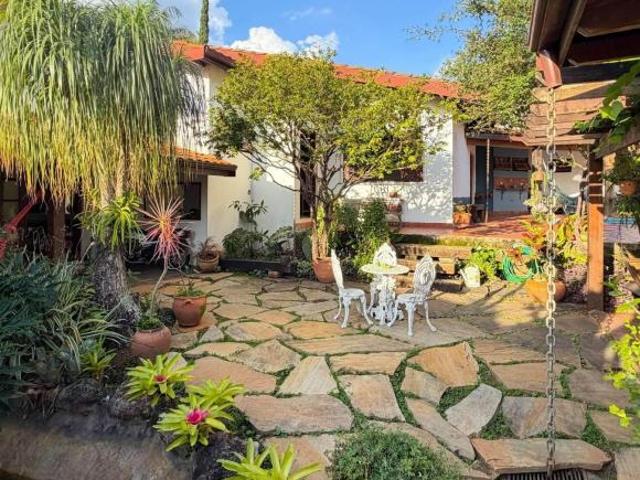 Casa A Venda Localizado No Coração Da Cidade de Atibaia/SP