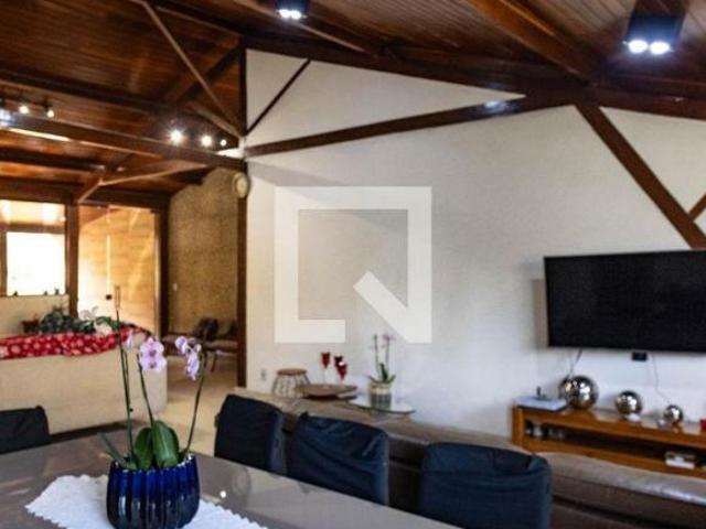 Casa à Venda Luxemburgo, 4 Quartos, 300 m² Belo Horizonte