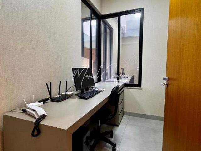 Casa à venda MOBILIADA E DECORADA, com 3 quartos suítes, área gourmet, escritório, piscina, rica em
