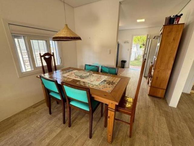 Casa à venda mobiliada e decorada a uma quadra do mar em Rainha do Mar