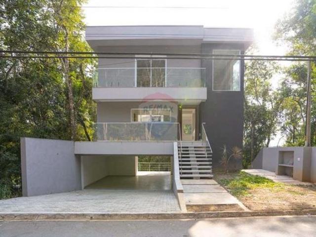Casa a venda, moderna com três suites no cond. Vila Verde, centro de Cotia SP