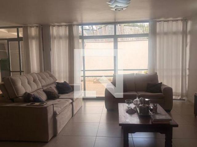 Casa à Venda Moema, 3 Quartos, 234 m2