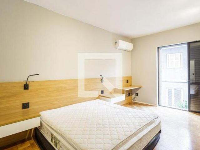 Casa à Venda Moema, 1 Quarto, 100 m² São Paulo