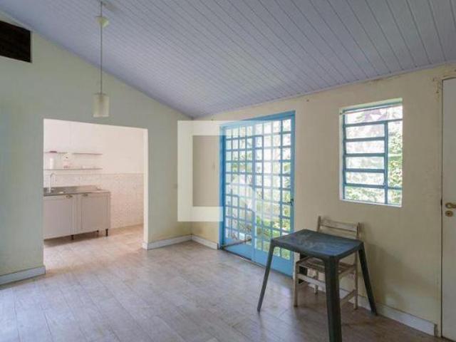 Casa à Venda Moema, 2 Quartos, 130 m2