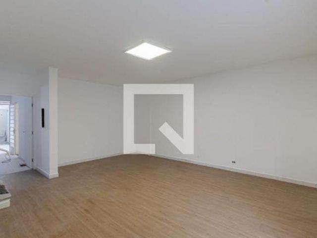 Casa à Venda Moema, 7 Quartos, 180 m2