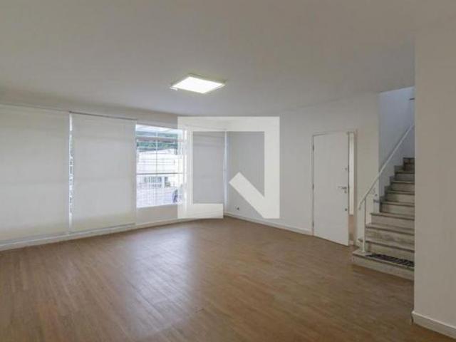 Casa à Venda Moema, 7 Quartos, 180 m² São Paulo