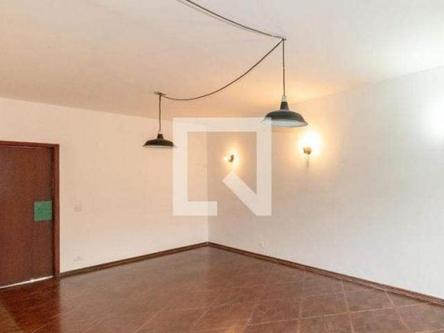 Casa à Venda Moema, 4 Quartos, 240 m2
