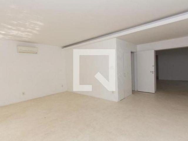 Casa à Venda Moema, 4 Quartos, 300 m² São Paulo