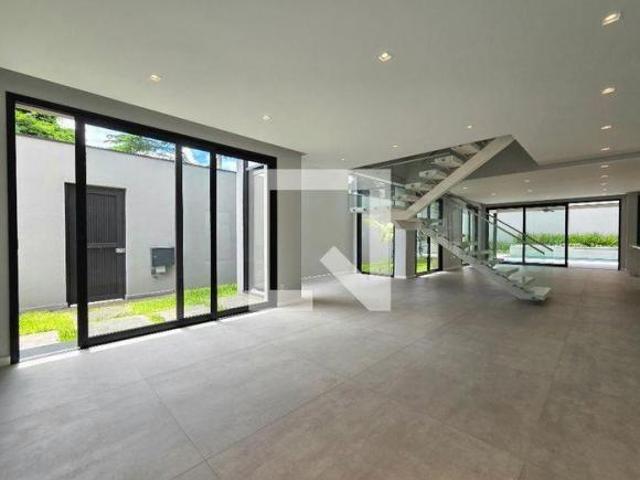 Casa à Venda Moema, 4 Quartos, 550 m² São Paulo