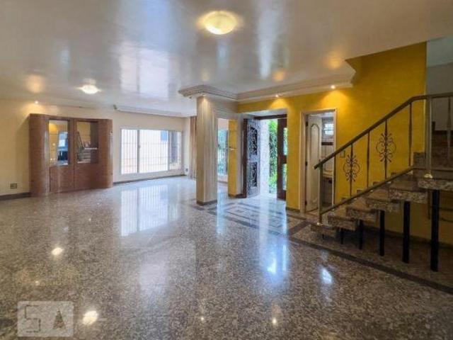 Casa à Venda Moema, 5 Quartos, 300 m2