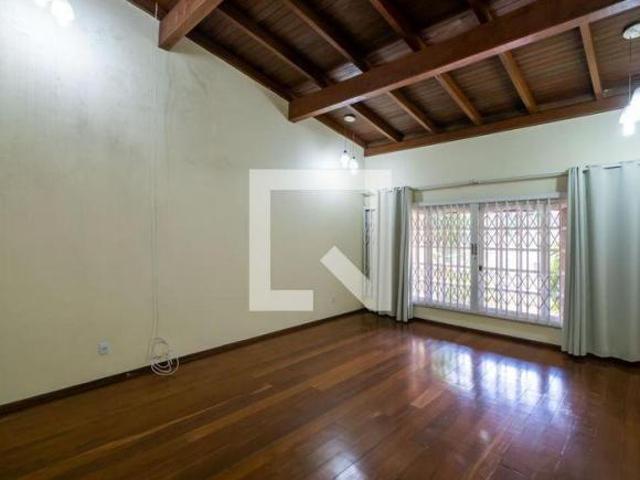 Casa à Venda Medianeira, 4 Quartos, 309 m² Porto Alegre