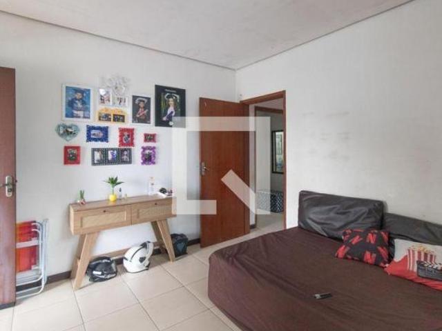 Casa à Venda Medianeira, 2 Quartos, 200 m² Porto Alegre