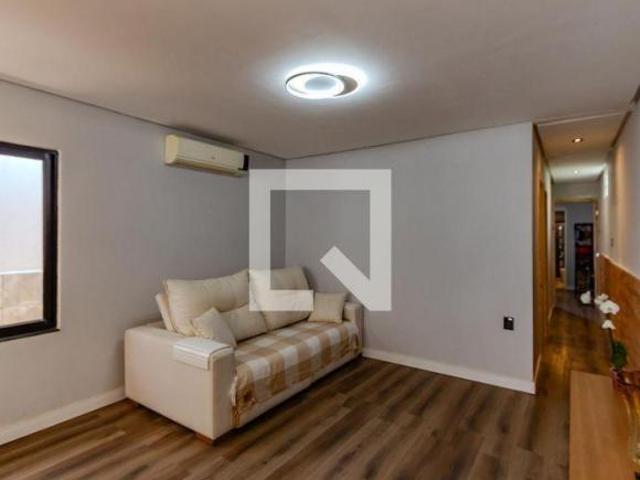 Casa à Venda Menino Deus, 2 Quartos, 170 m² Porto Alegre