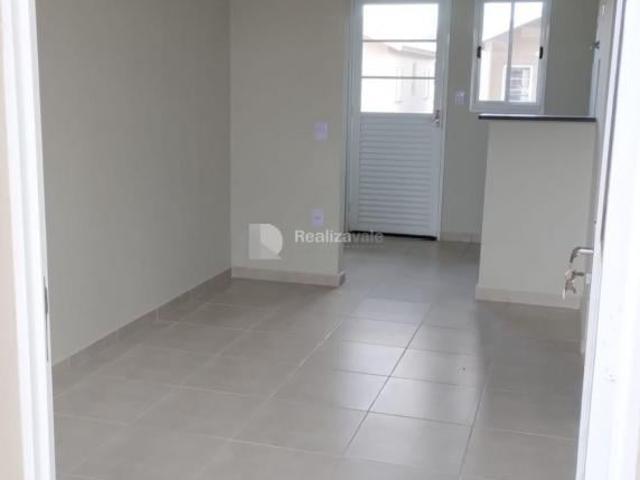Casa à venda Minha Casa Minha Vida em loteamento com via única de acesso