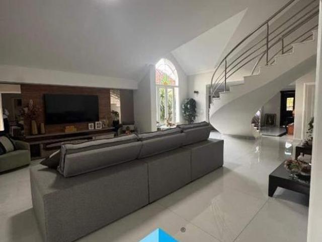 Casa à venda no Colina Verde com 4 amplas suítes em terreno 1700 m²