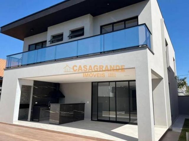 Casa à Venda no Cond. Terras do Vale 3 suítes 245 m²