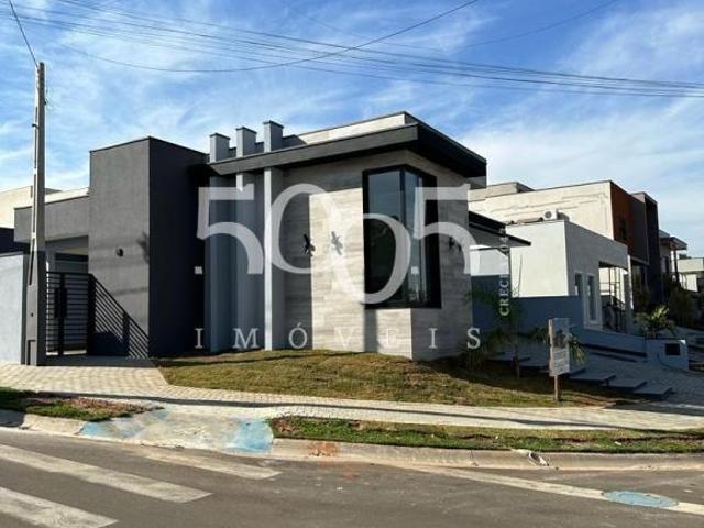 Casa à venda no Cond. Lagos D&apos Icarai, com 3 dormitórios