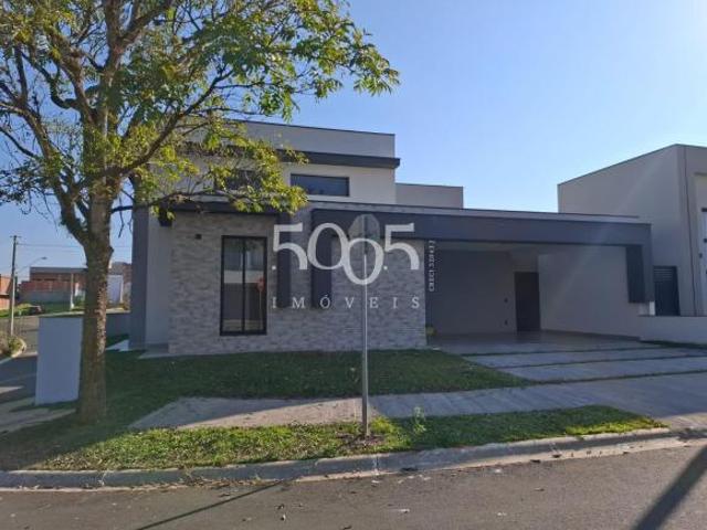 Casa à venda no Cond. Lagos d&apos Icaraí, com 3 súites e 368m² de terreno