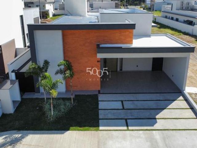 Casa à venda no Cond. Saint Paul com 203m² e 3 suítes