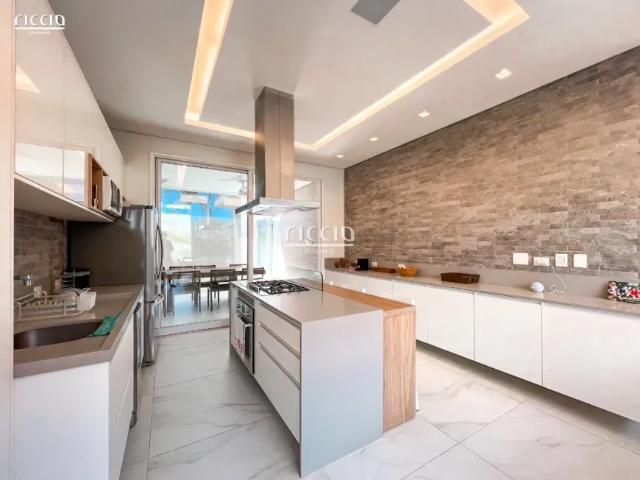 Casa a venda no condomínio Alphaville 2 no Urbanova com 906m2 área terreno, 416m2 área de construção