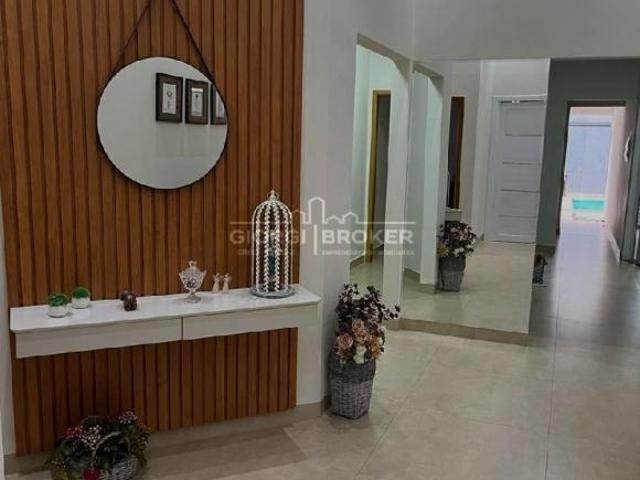 CASA A VENDA NO CONDOMÍNIO TERRA VISTA: 3 suítes, área gourmet, piscina e muito mais por R$1.350.000