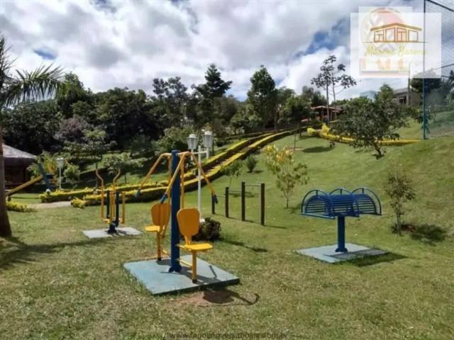 Casa à venda no Condomínio Terras de Atibaia I, lazer e segurança 24 horas para sua família